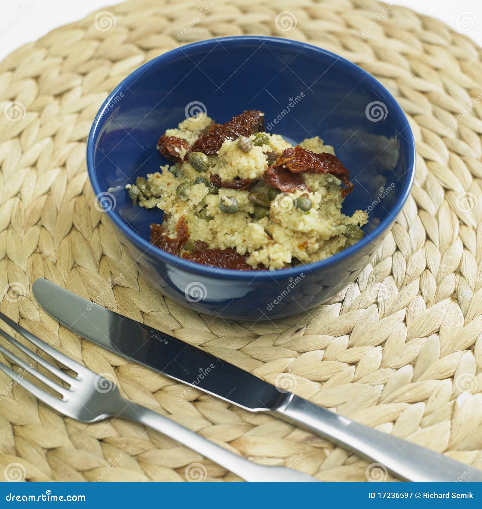 De salade van de kouskous stock afbeelding. Image of voedsel - 17236597