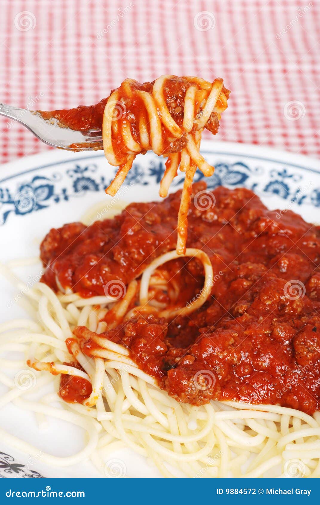 De Saus Van De Spaghetti En Van Het Vlees Op Een Vork Stock Foto ...