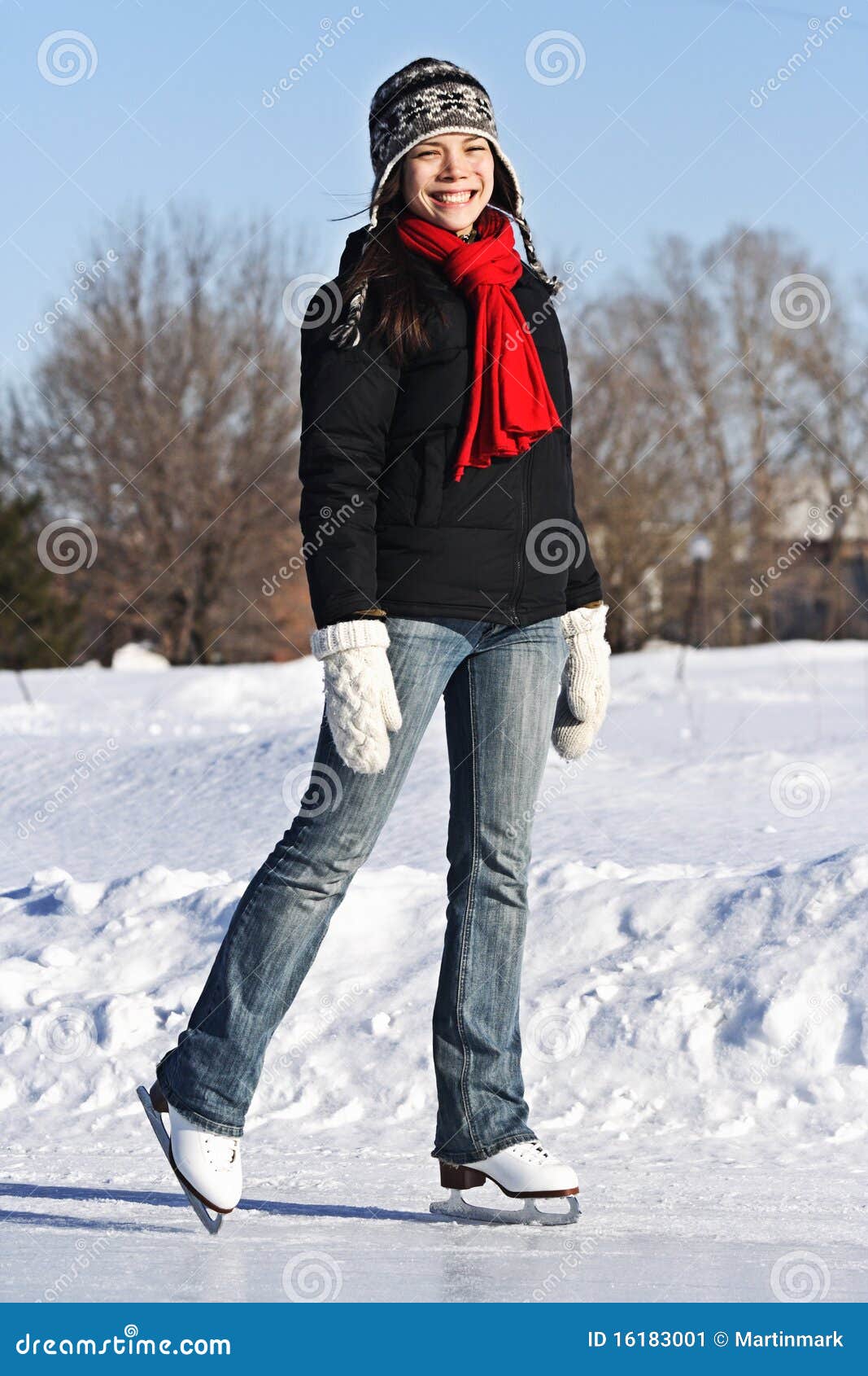 De Schaatsende Vrouw Van Het Ijs Stock Afbeelding - Image of ...