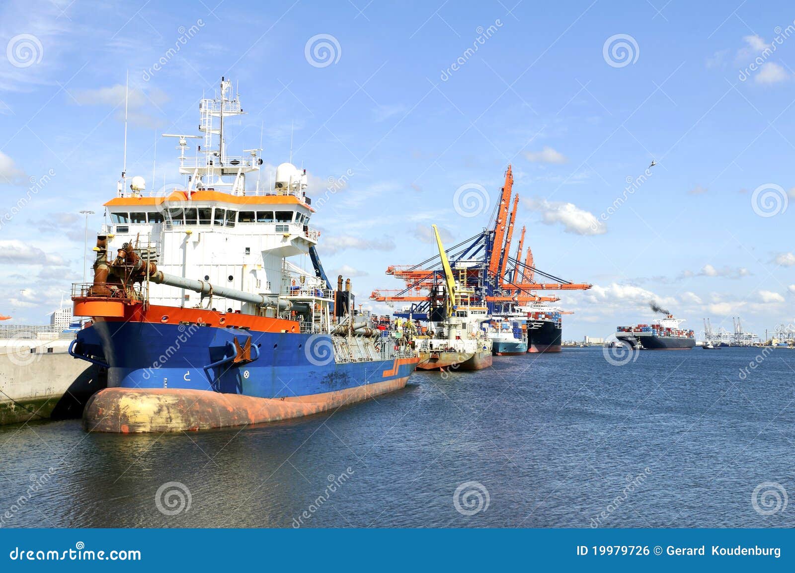 De Schepen Van De Container in Haven Van Rotterdam Stock Foto - Image ...