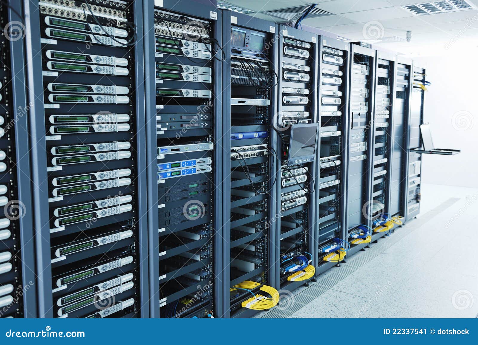 De Serverruimte Van Het Netwerk Stock Afbeelding - Image of ...