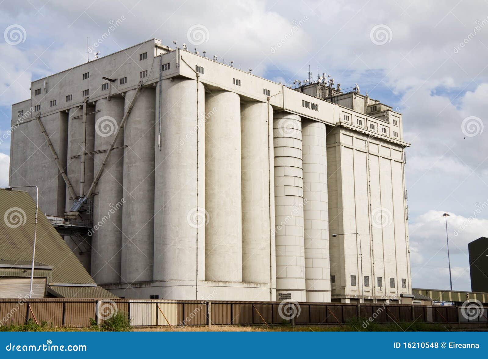 De silo's van de opslag stock foto. Image of dublin, containers - 16210548