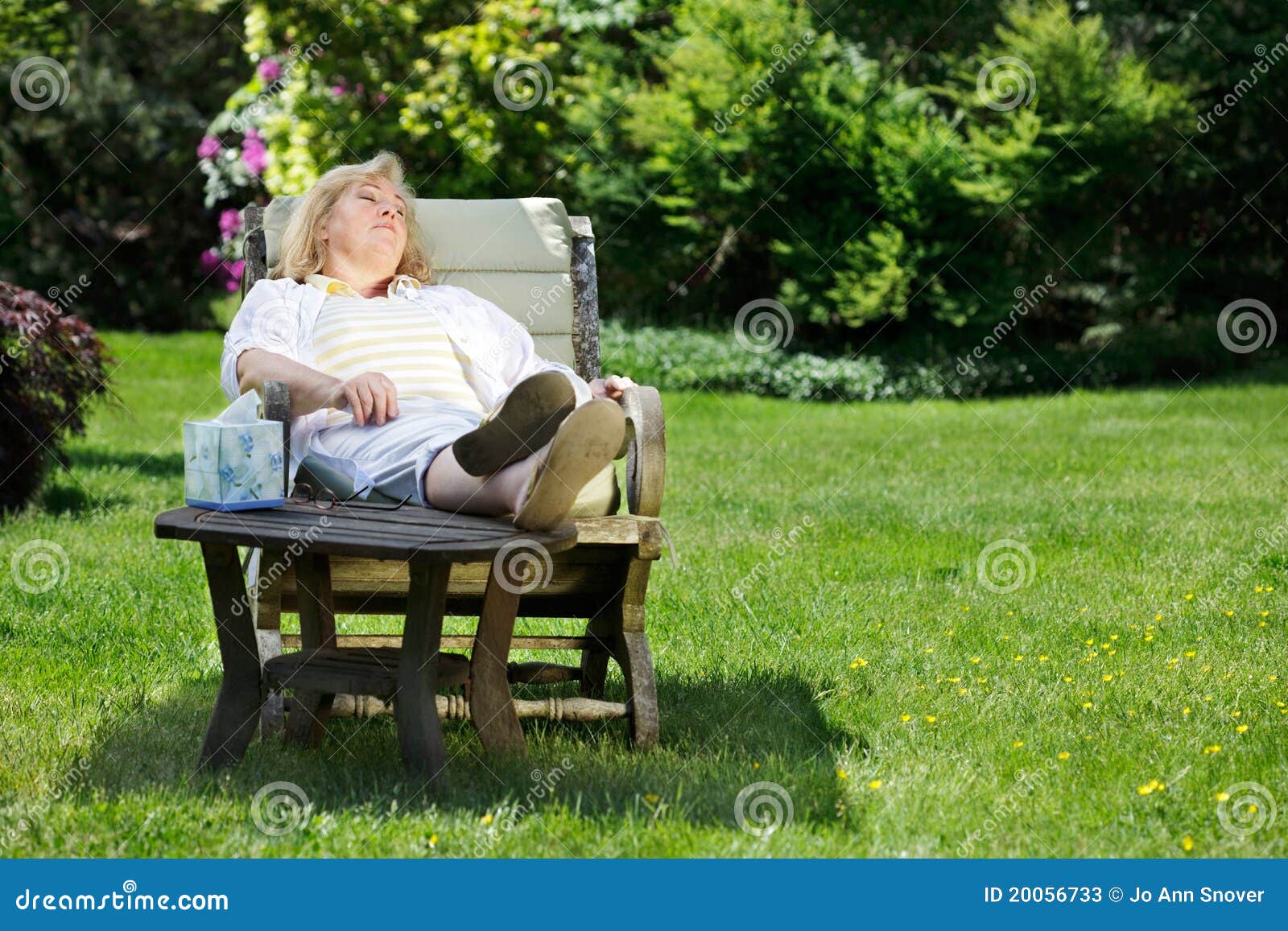 De Slapende Buitenkant Van De Vrouw Stock Afbeelding - Image of ...