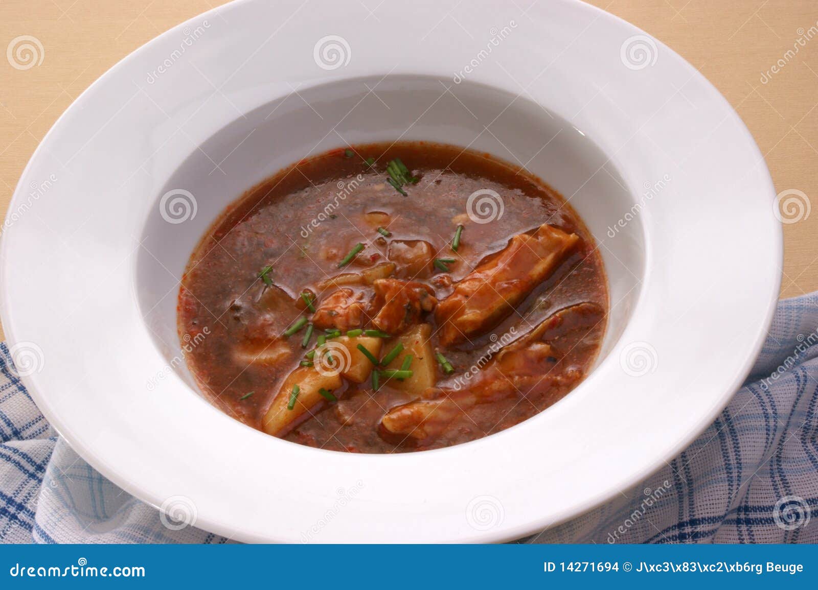 De Soep Van De Aardappel in Een Kom Met Vlees Stock Foto - Image of ...