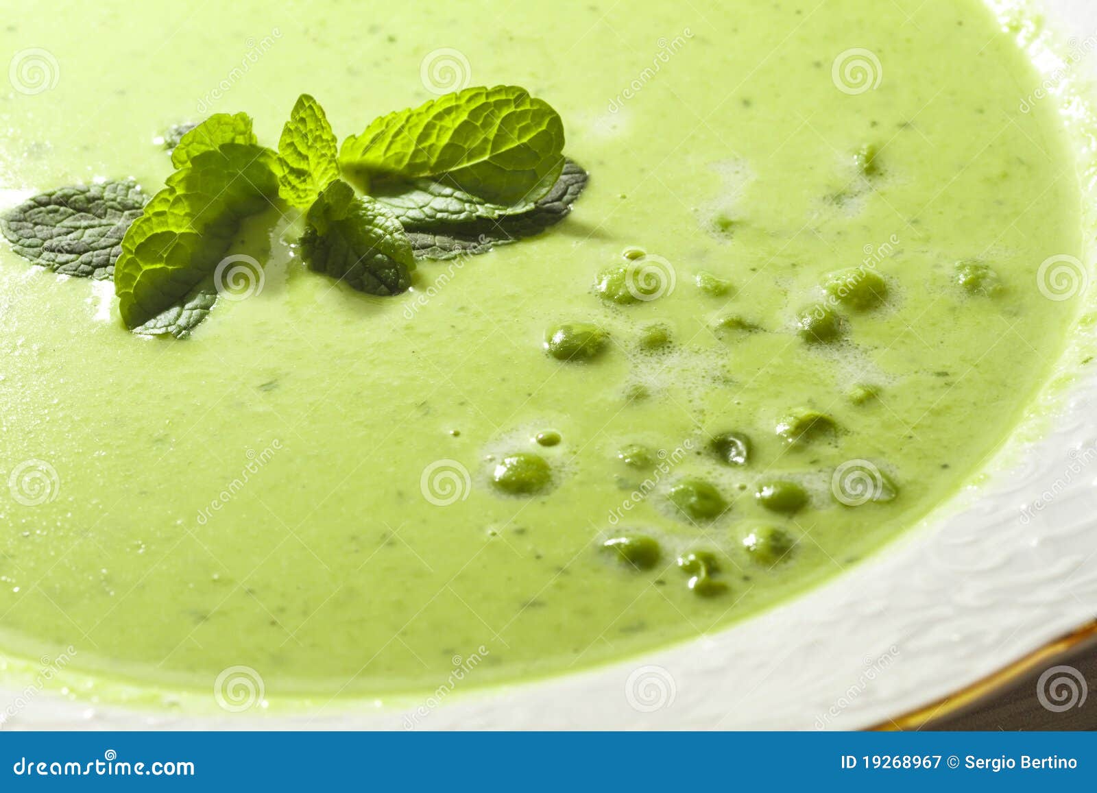 De Soep Van De Groene Erwt Met Munt Stock Afbeelding - Image of ...