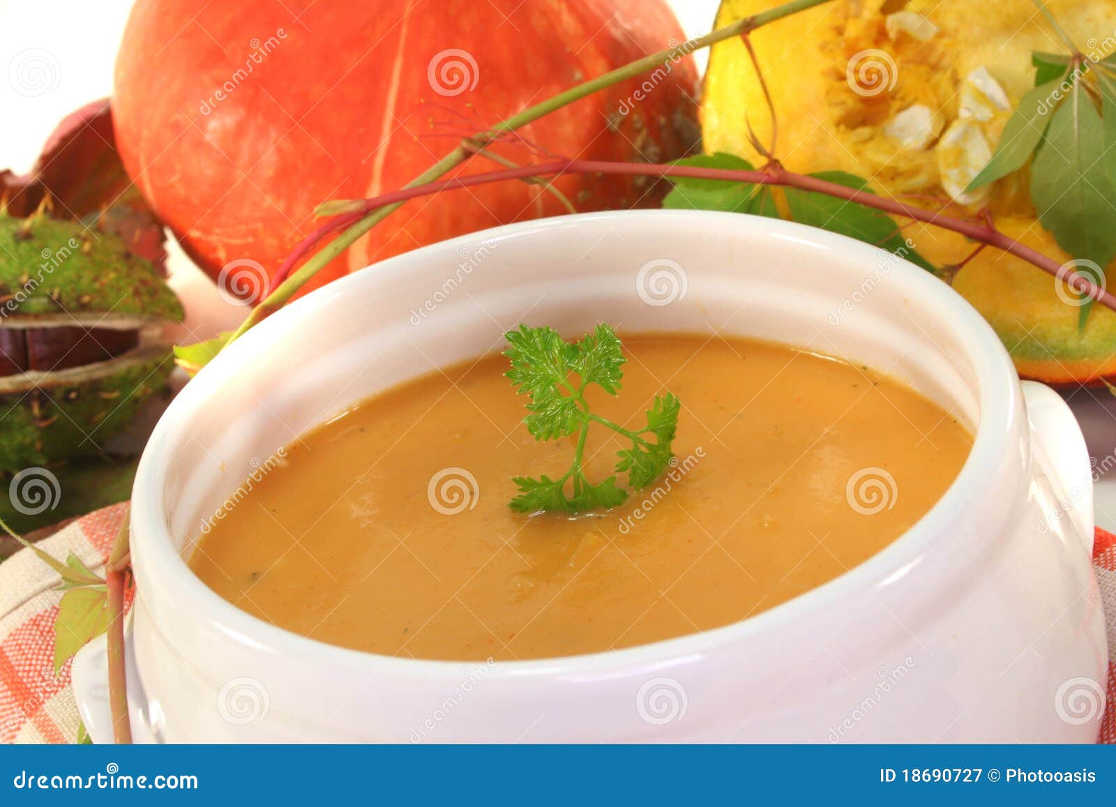 De soep van de pompoen stock afbeelding. Image of romig - 18690727
