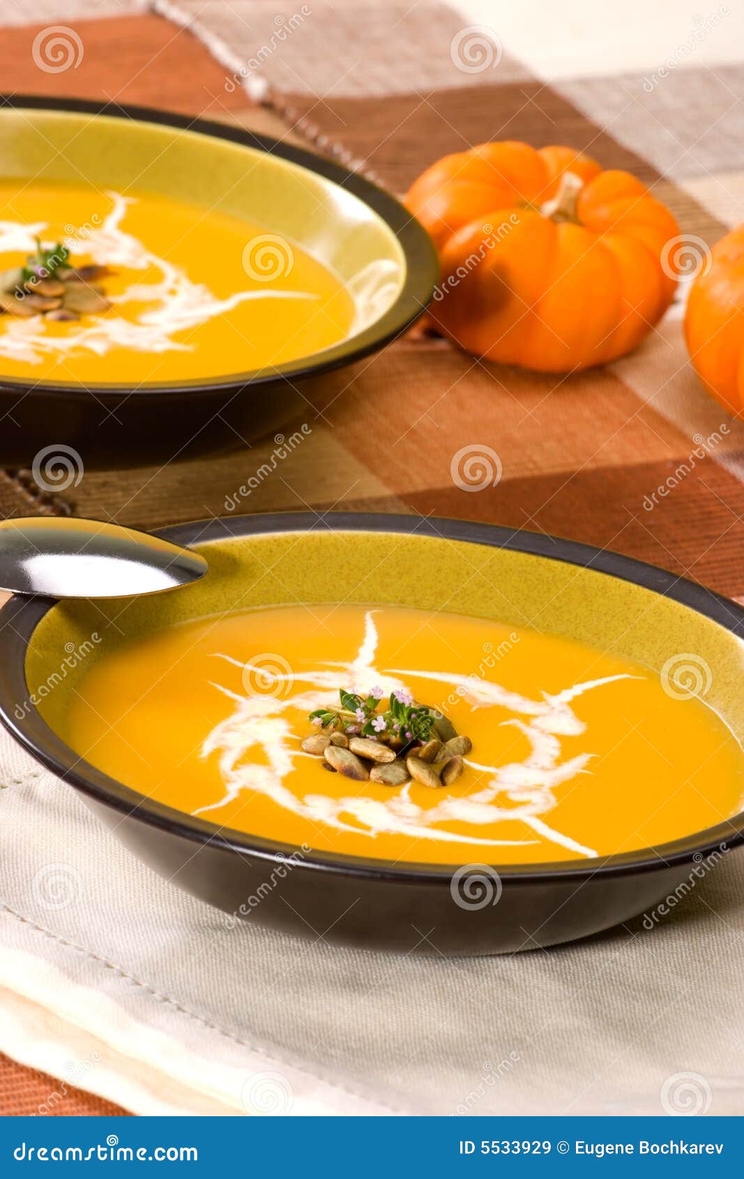 De soep van de pompoen stock afbeelding. Image of verzuur - 5533929