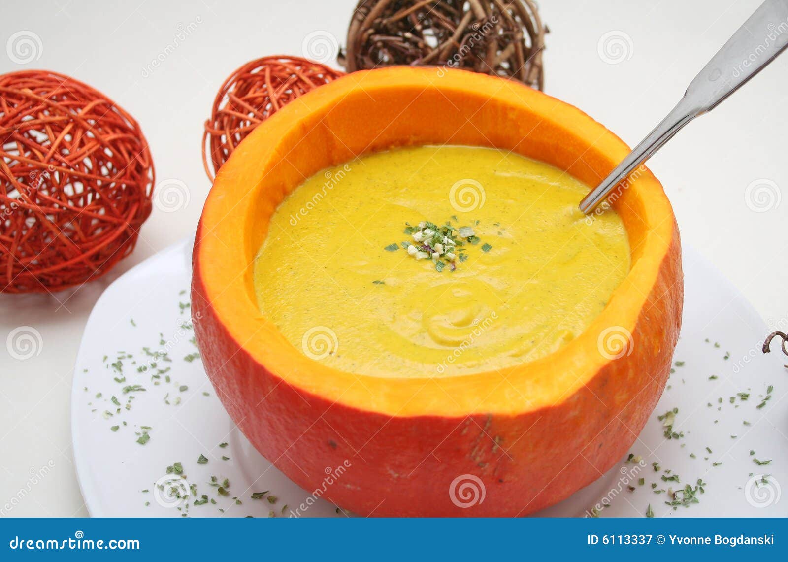 De soep van de pompoen stock afbeelding. Image of groenten - 6113337