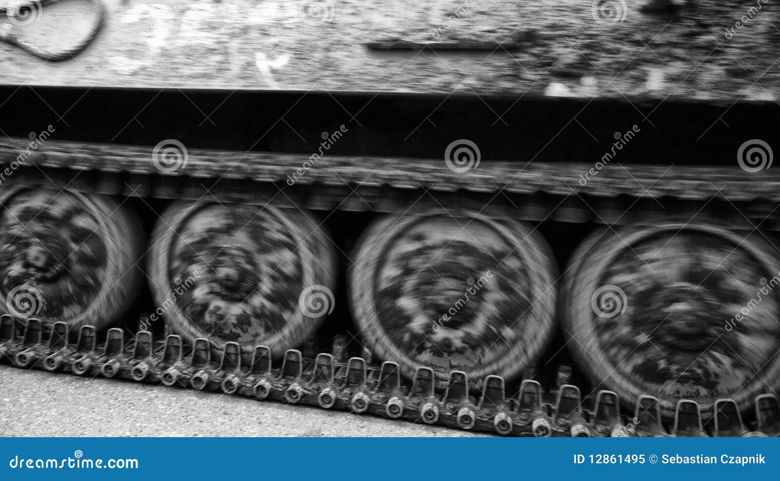 De Sporen Van De Rupsband Van Tank Stock Afbeelding - Image of ...