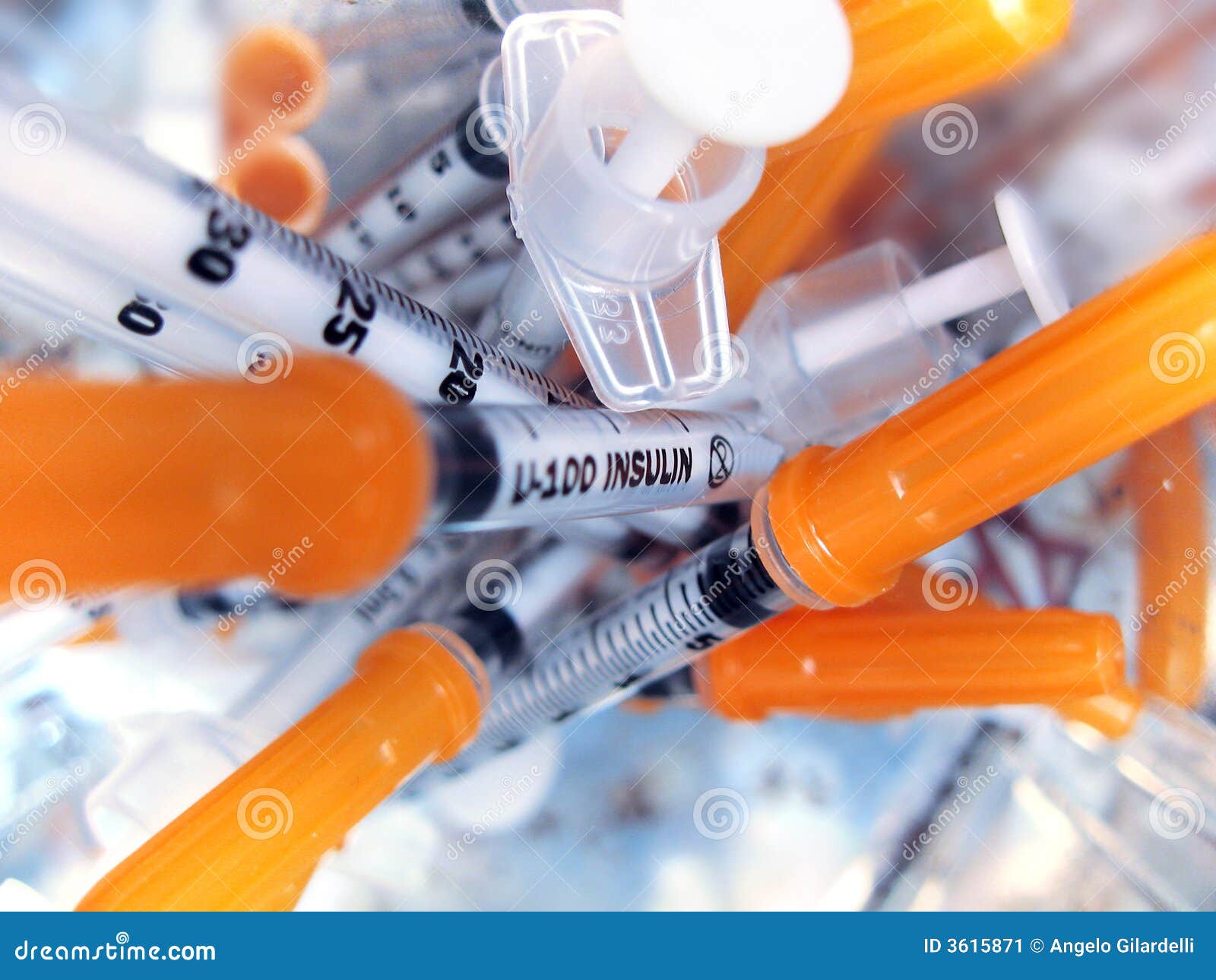 De spuiten van de insuline stock afbeelding. Image of ziekenhuis - 3615871