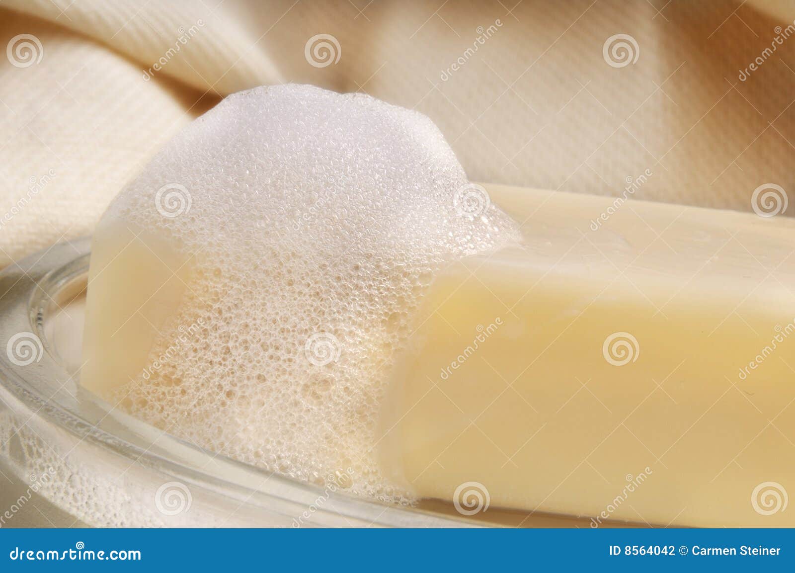 De Staaf En Het Zeepsop Van De Zeep Stock Foto - Image of zeepsop ...