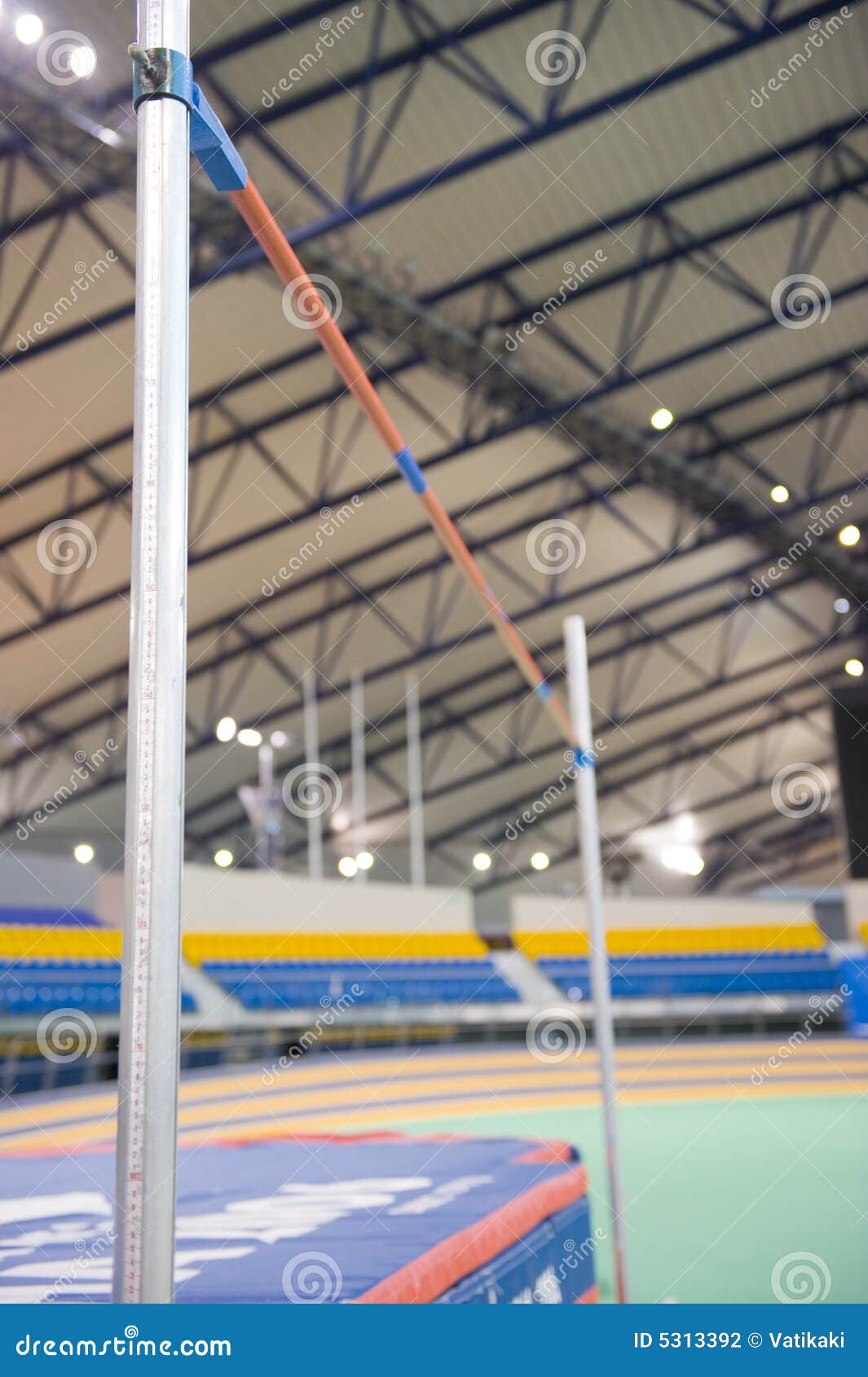 De staaf van hoogspringen stock foto. Image of olympisch - 5313392