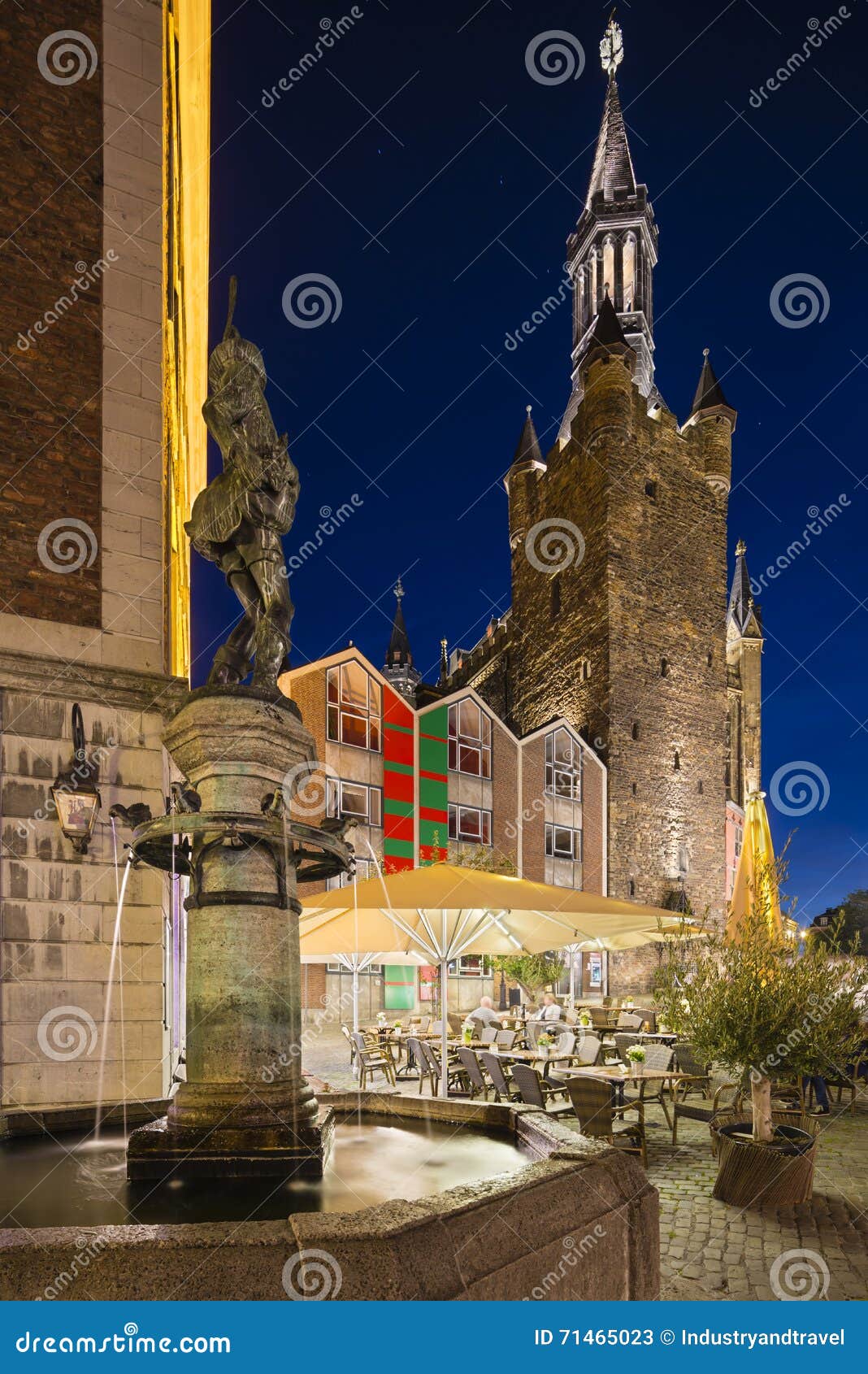 De Stad Hall at Night, Duitsland Van Aken Stock Afbeelding - Image of ...