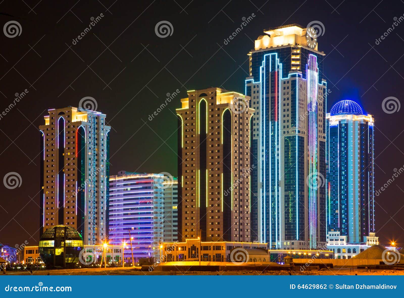 De Stad Van Grozny Bij Nacht Redactionele Fotografie - Image of rusland ...