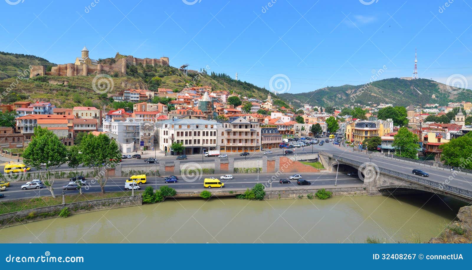 De stad in van Tbilisi stock afbeelding. Image of landschap - 32408267