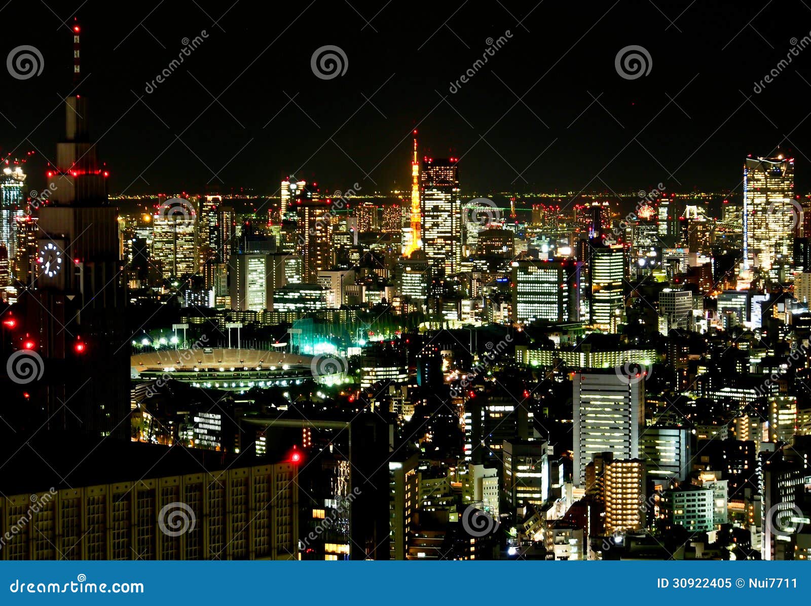 De Stad Van Tokyo Bij Nacht 3 Stock Afbeelding - Image of stad, donker ...