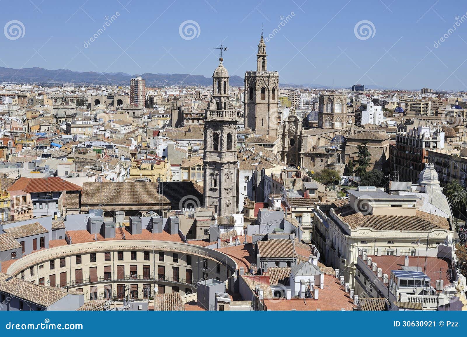 De stad van Valencia stock afbeelding. Image of hoog - 30630921