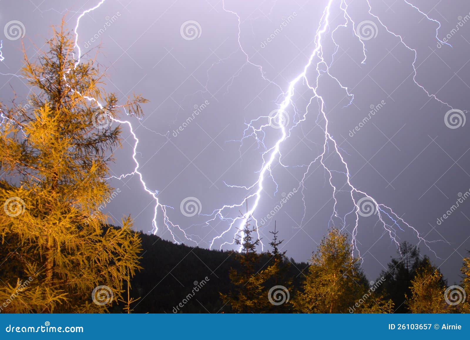 De Staking van de bliksem stock afbeelding. Image of elektriciteit ...