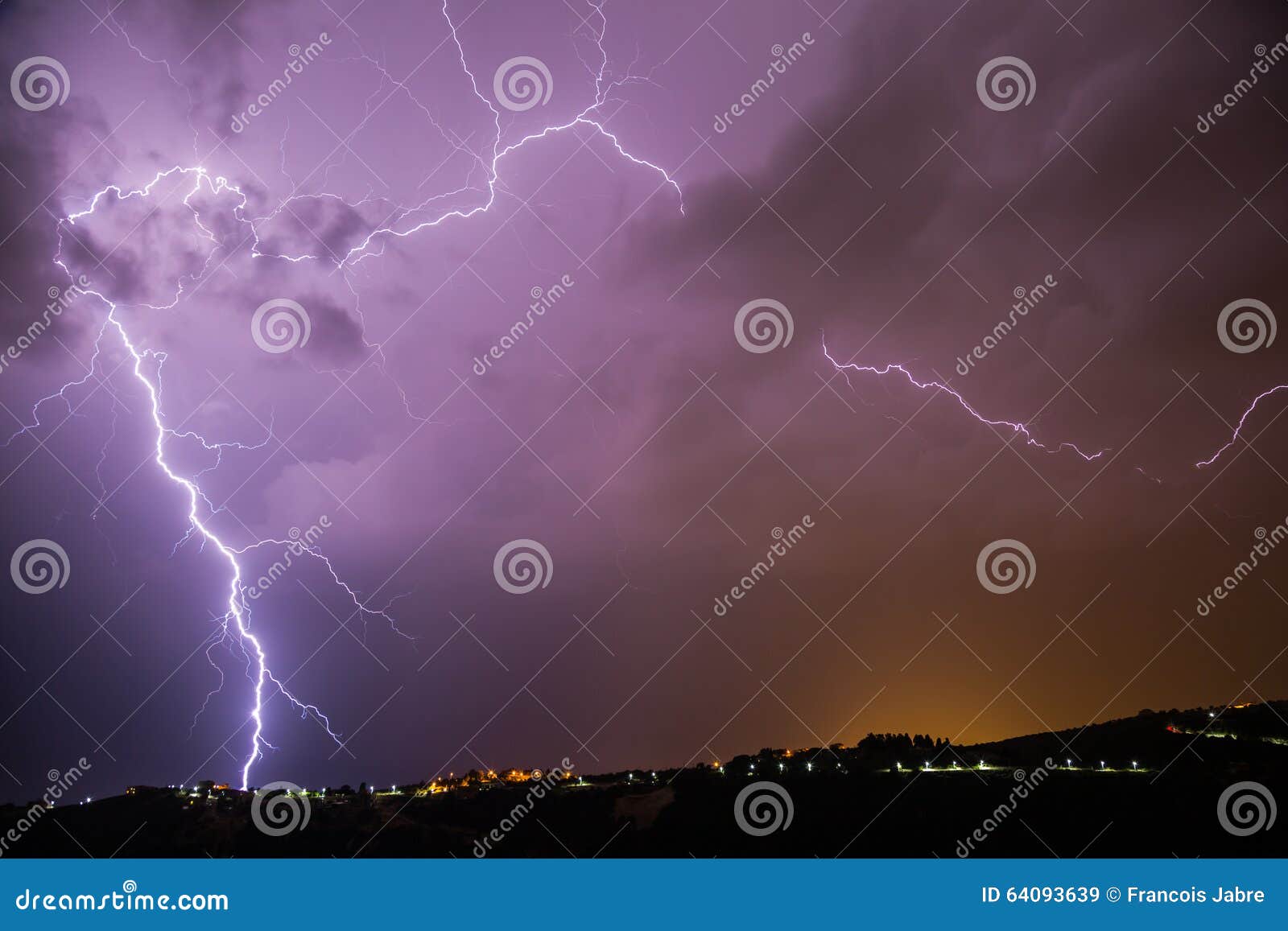De staking van de bliksem stock afbeelding. Image of landschap - 64093639
