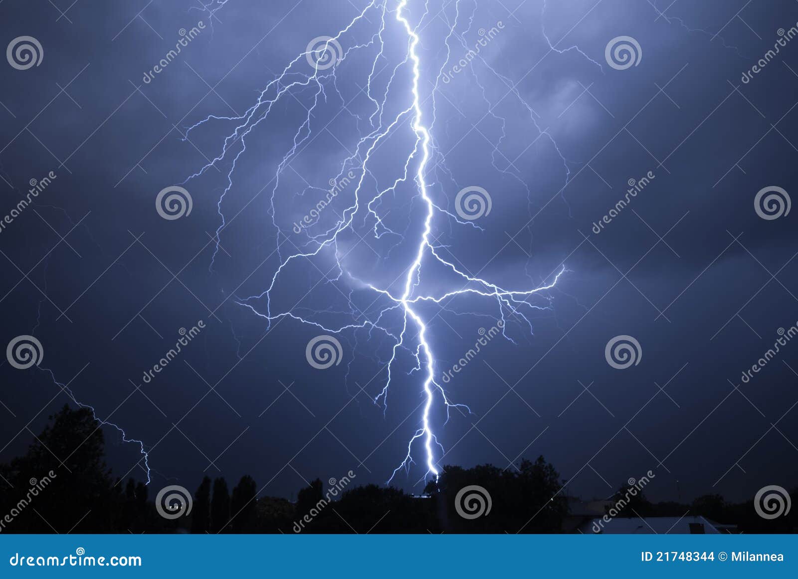 De Staking Van De Bliksem V3 Stock Foto - Image of meteorologie ...
