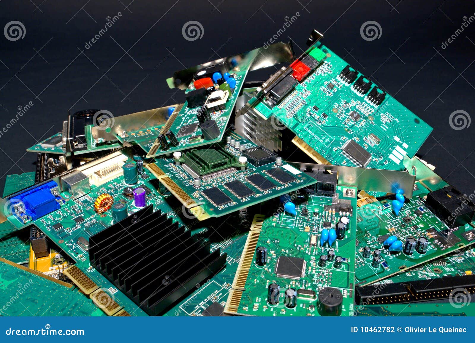 De Stapel Van Het Afval Van De Verworpen Delen Van De Computer Stock ...