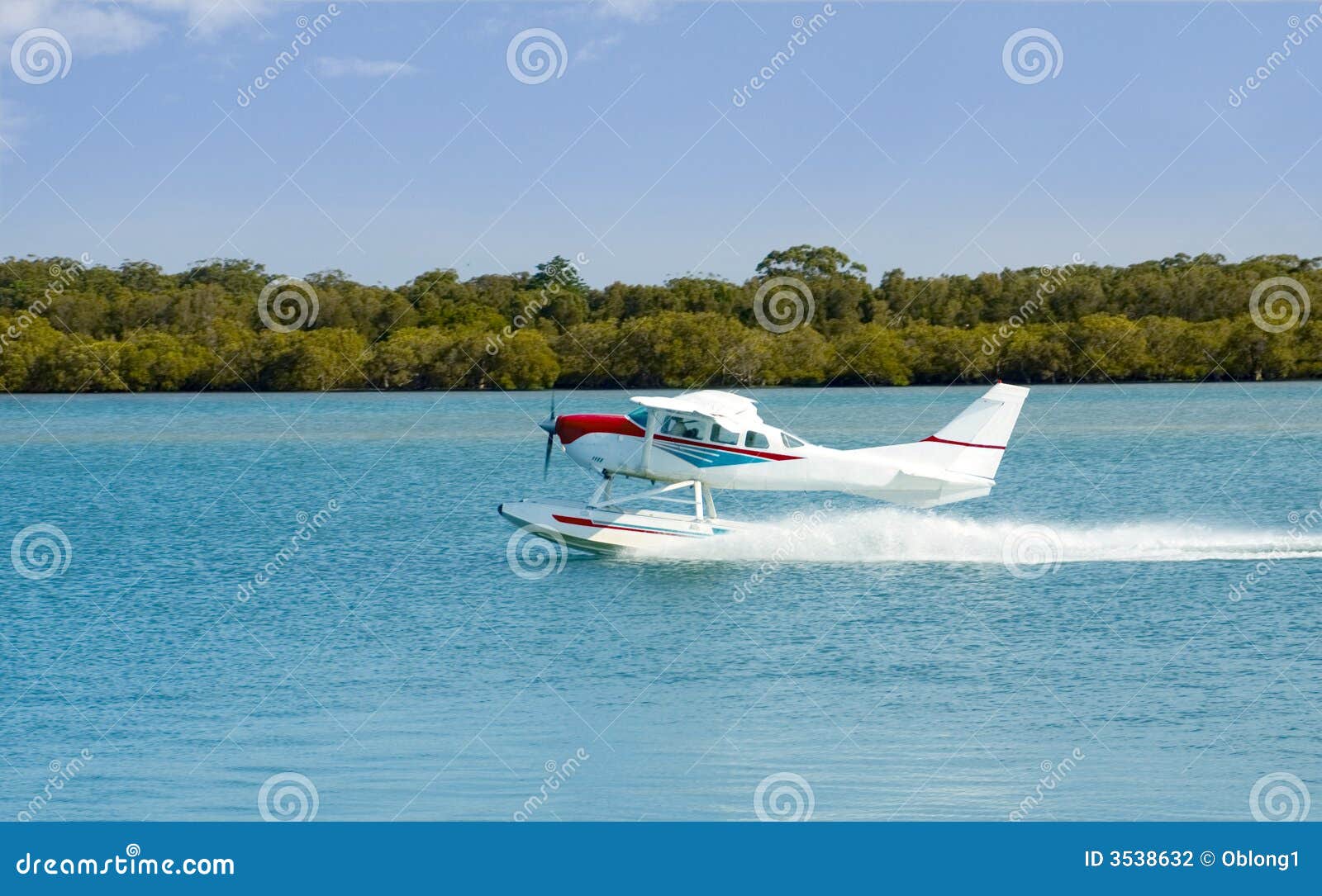 De Start Van Floatplane Van Het Watervliegtuig Stock Foto - Image of ...