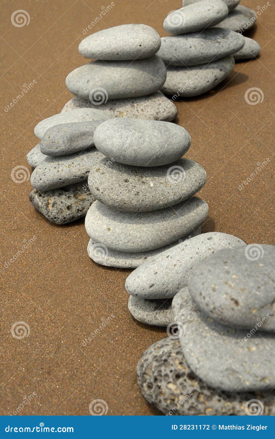 De Stenen Van Het Basalt Op Strand Stock Foto - Image of vertrouwen ...