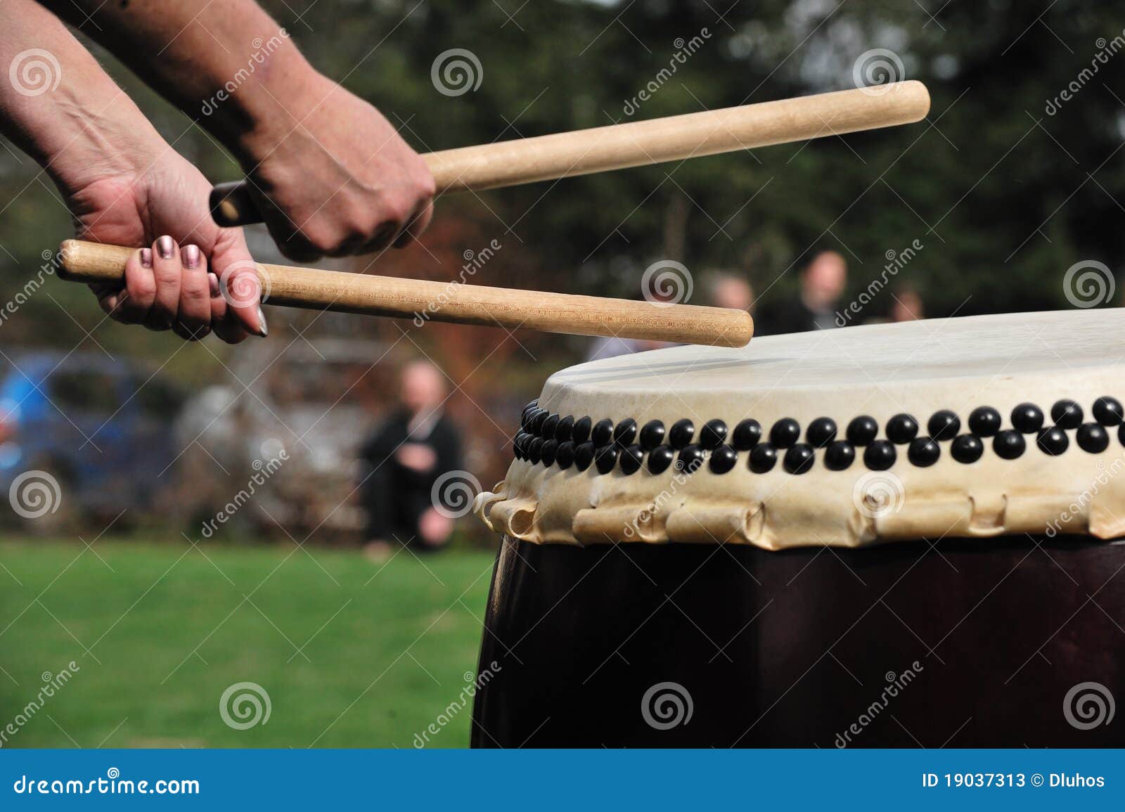 De stok van de trommel stock afbeelding. Image of percussie - 19037313