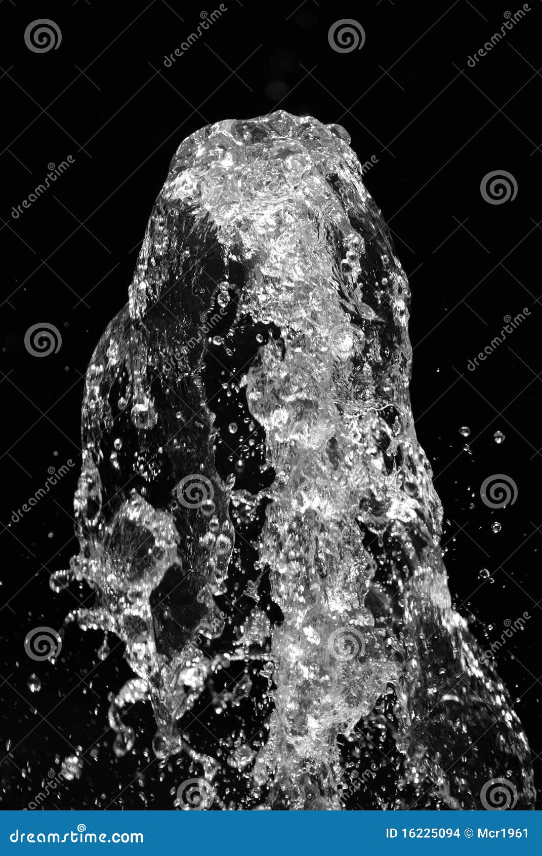 De Straal Van Het Water Op Zwarte Achtergrond Stock Foto - Image of ...