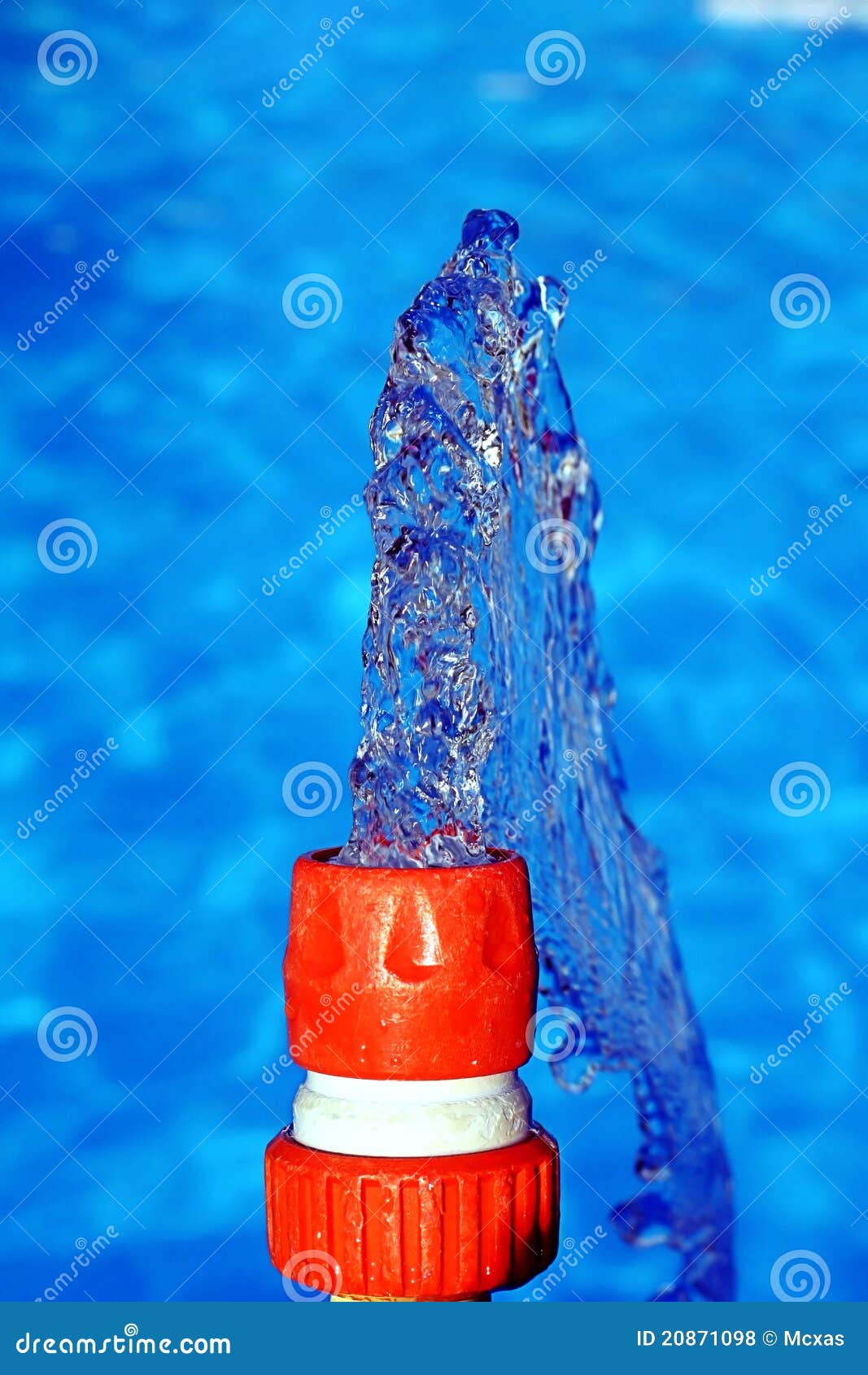 De Straal Van Het Water Van De Slang Stock Foto - Image of vreugde ...