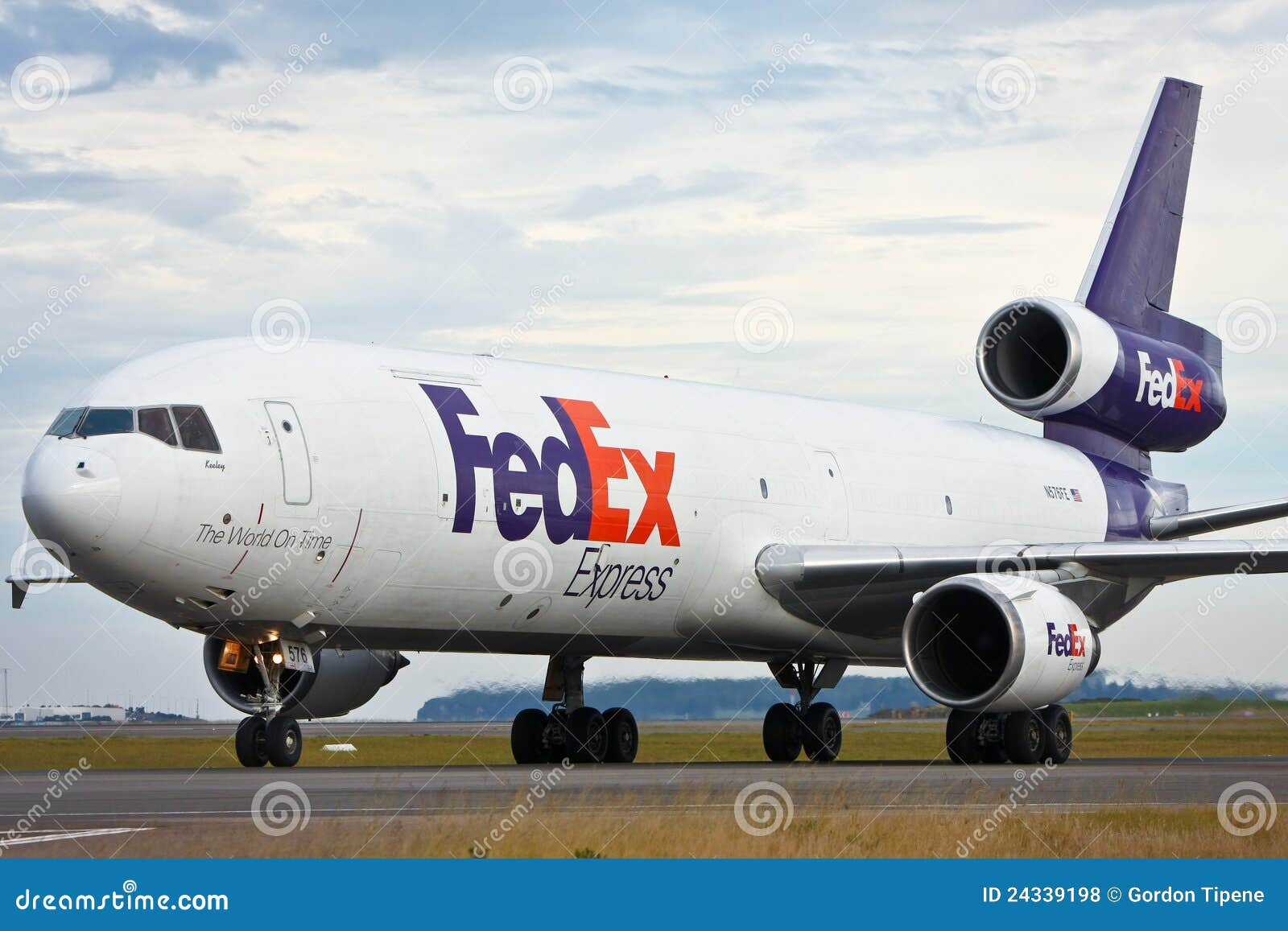 De Straalvliegtuigen Van Fedex Op De Baan Redactionele Stock Foto ...