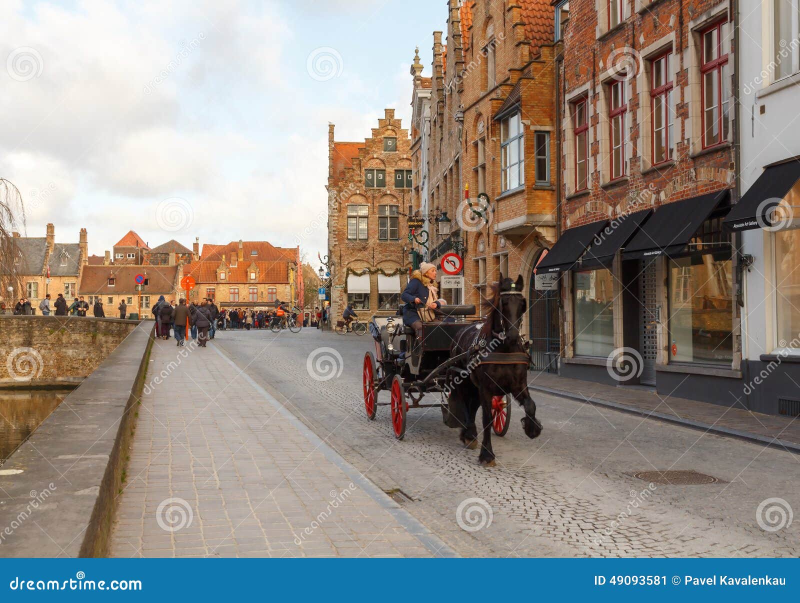 De straten van Brugge redactionele foto. Image of belgië - 49093581