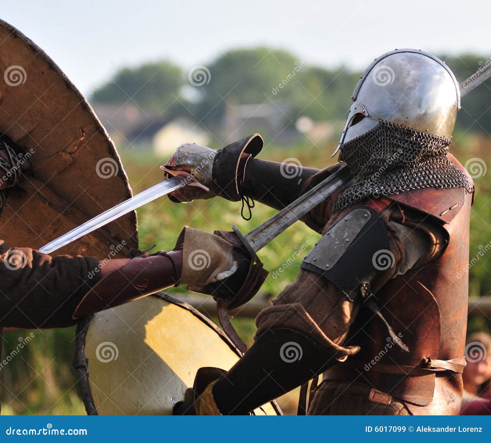 De Strijders Van Viking Vechten. Stock Afbeelding - Image of schenen ...