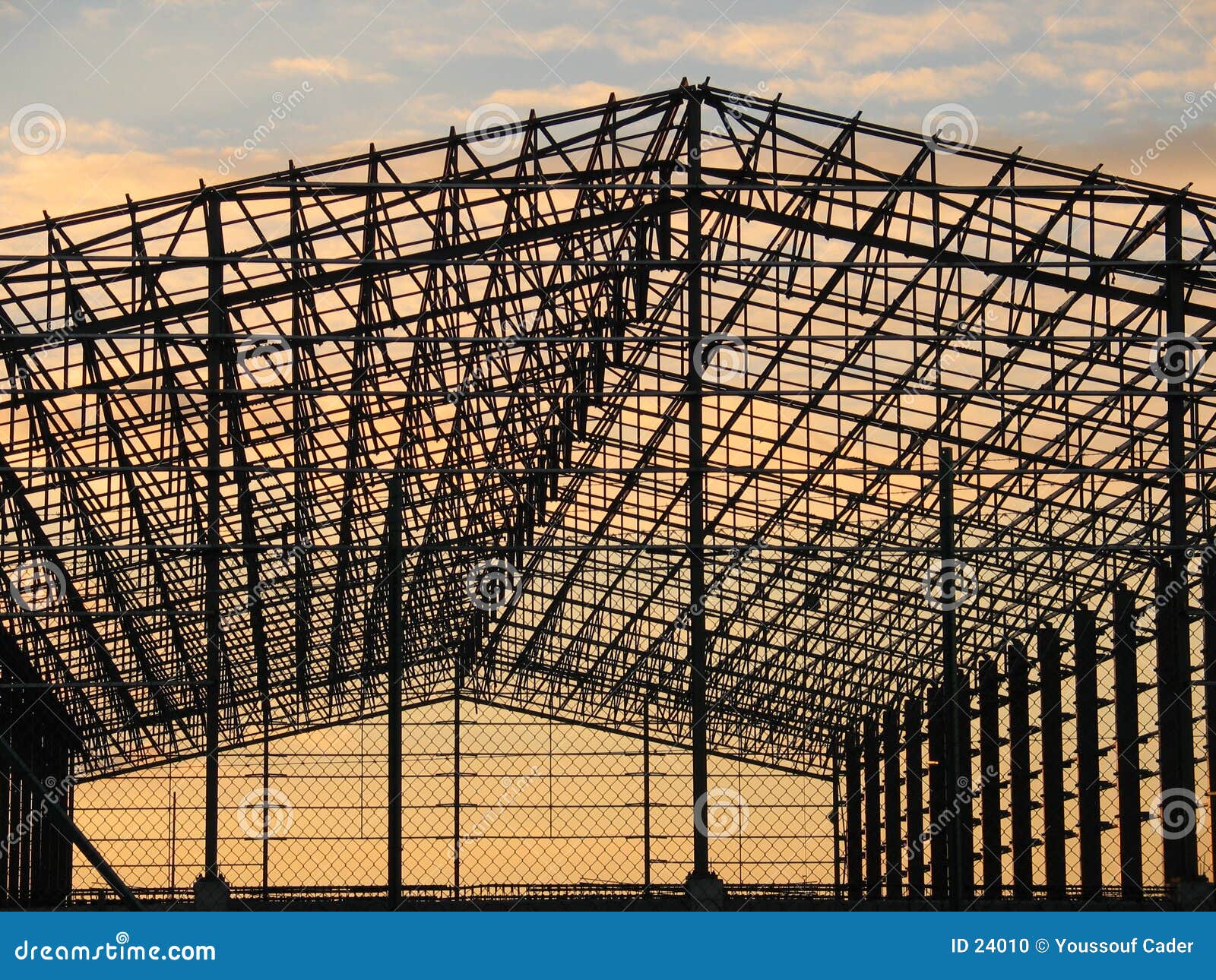 De Structuur Van Het Metaal Stock Foto - Image of pijlers, gebouw: 24010