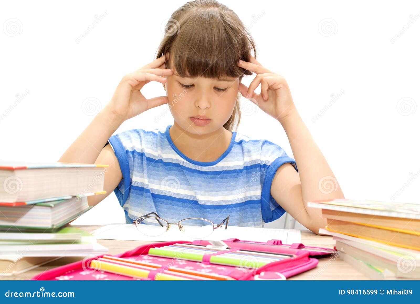 De Student Leert Lessen, Bekijkt Boeken Stock Afbeelding - Image of ...