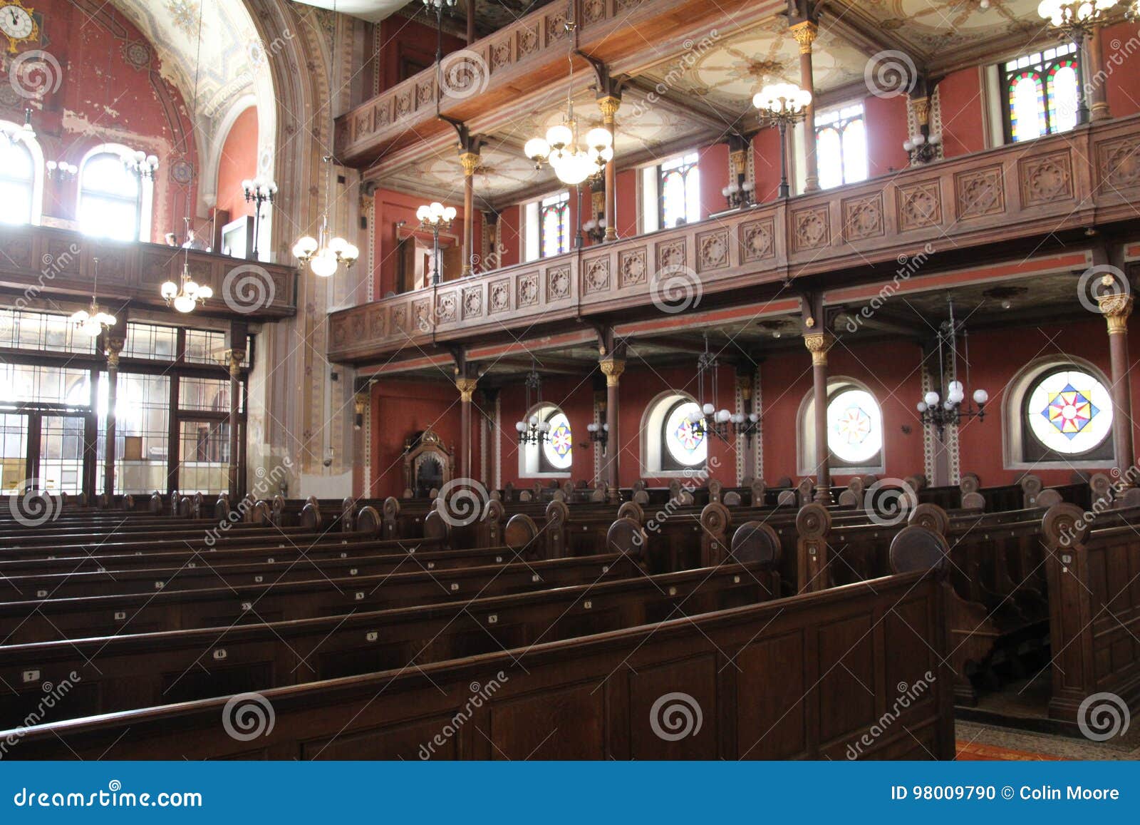 De Synagoge van Pecs stock foto. Image of borstspieren - 98009790