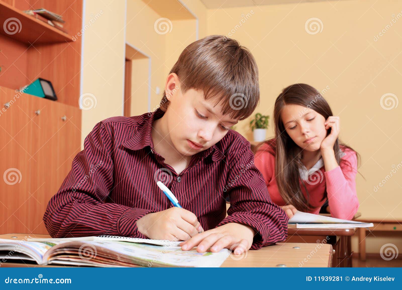 De taak van de school stock afbeelding. Image of kind - 11939281