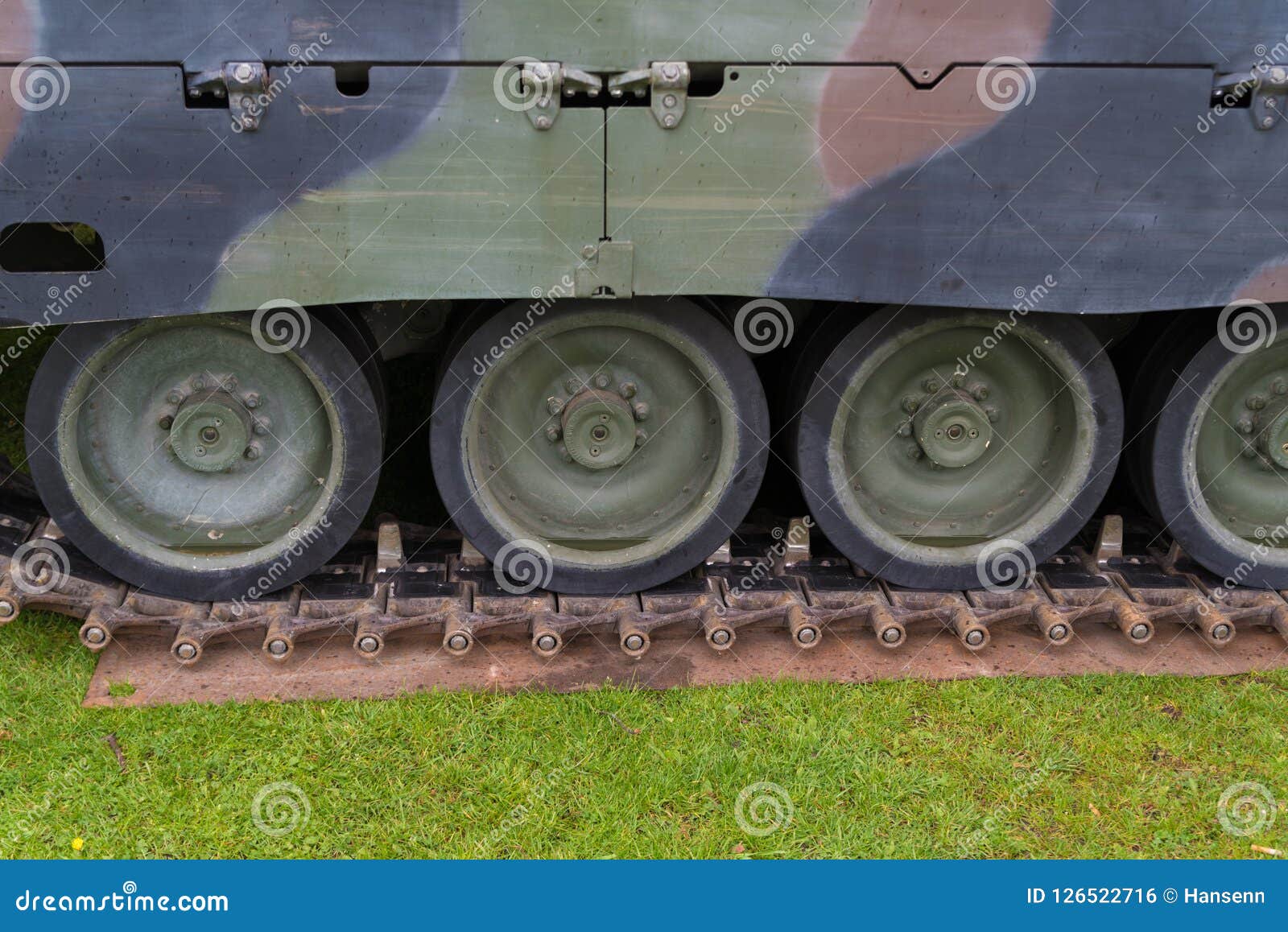 De tank rijdt close-up stock foto. Image of sluit, ontwikkeling - 126522716