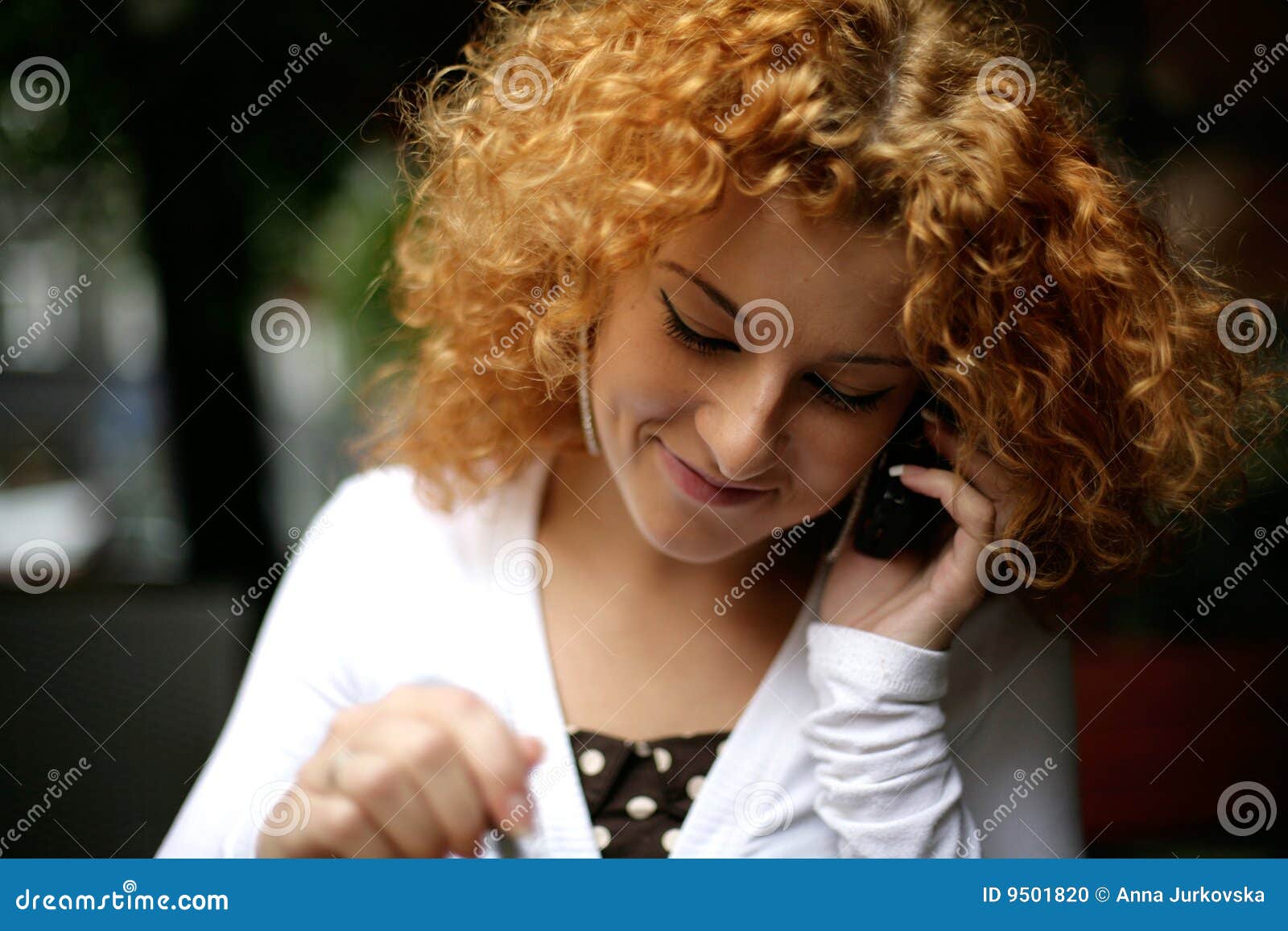 De Telefoongesprek Van De Cel Stock Foto - Image of mobiele, gelukkig ...