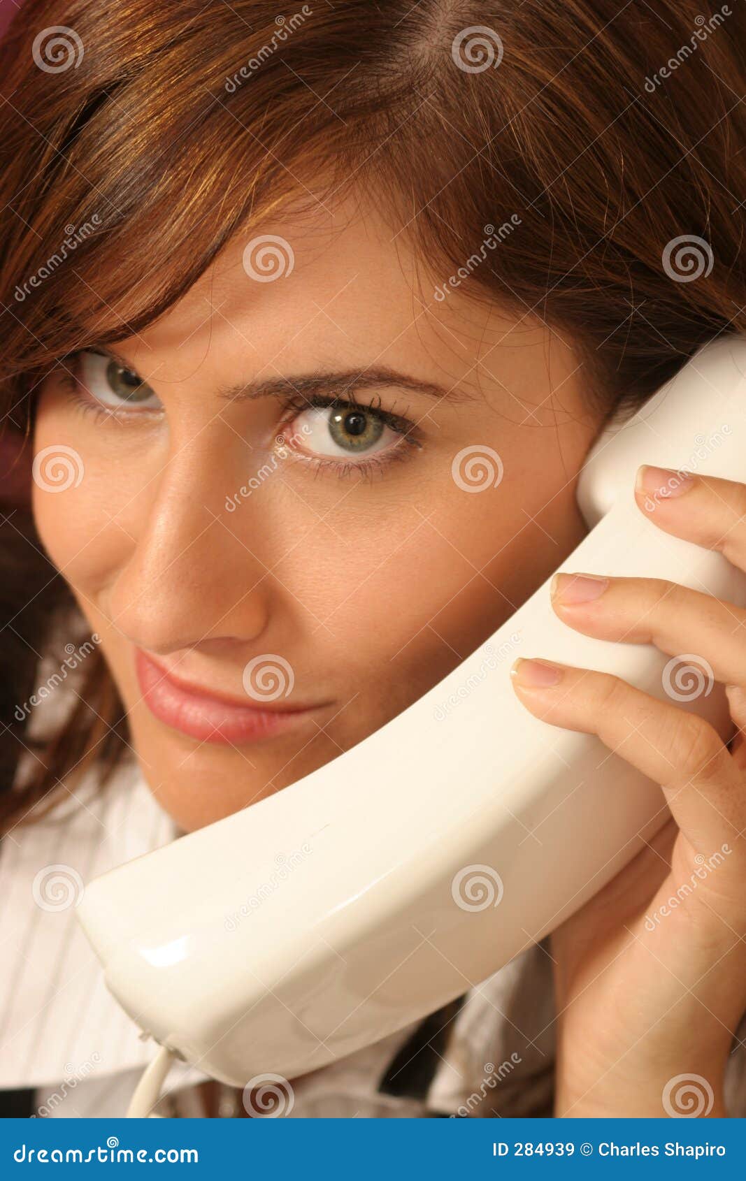 De Telefoongesprek Van De Close-up Stock Afbeelding - Image of ...