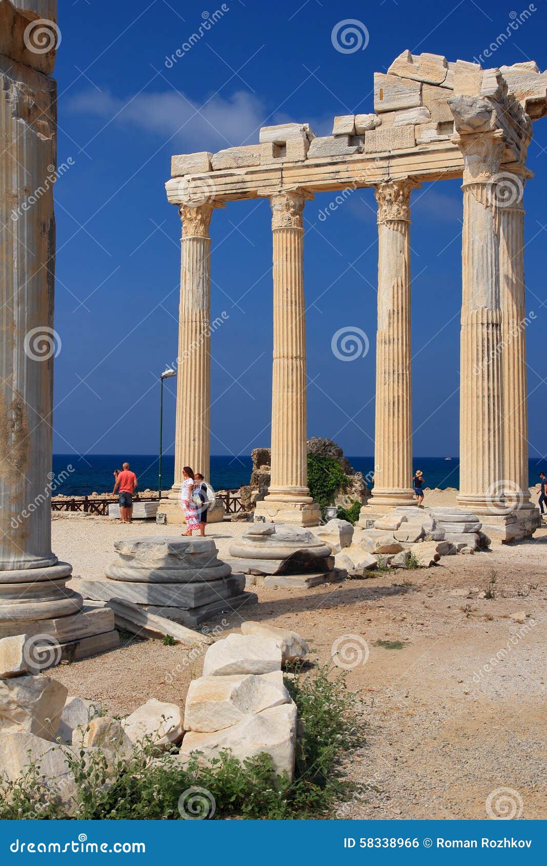 De Tempel Van Apollo in Kant Turkije Redactionele Foto - Image of ...