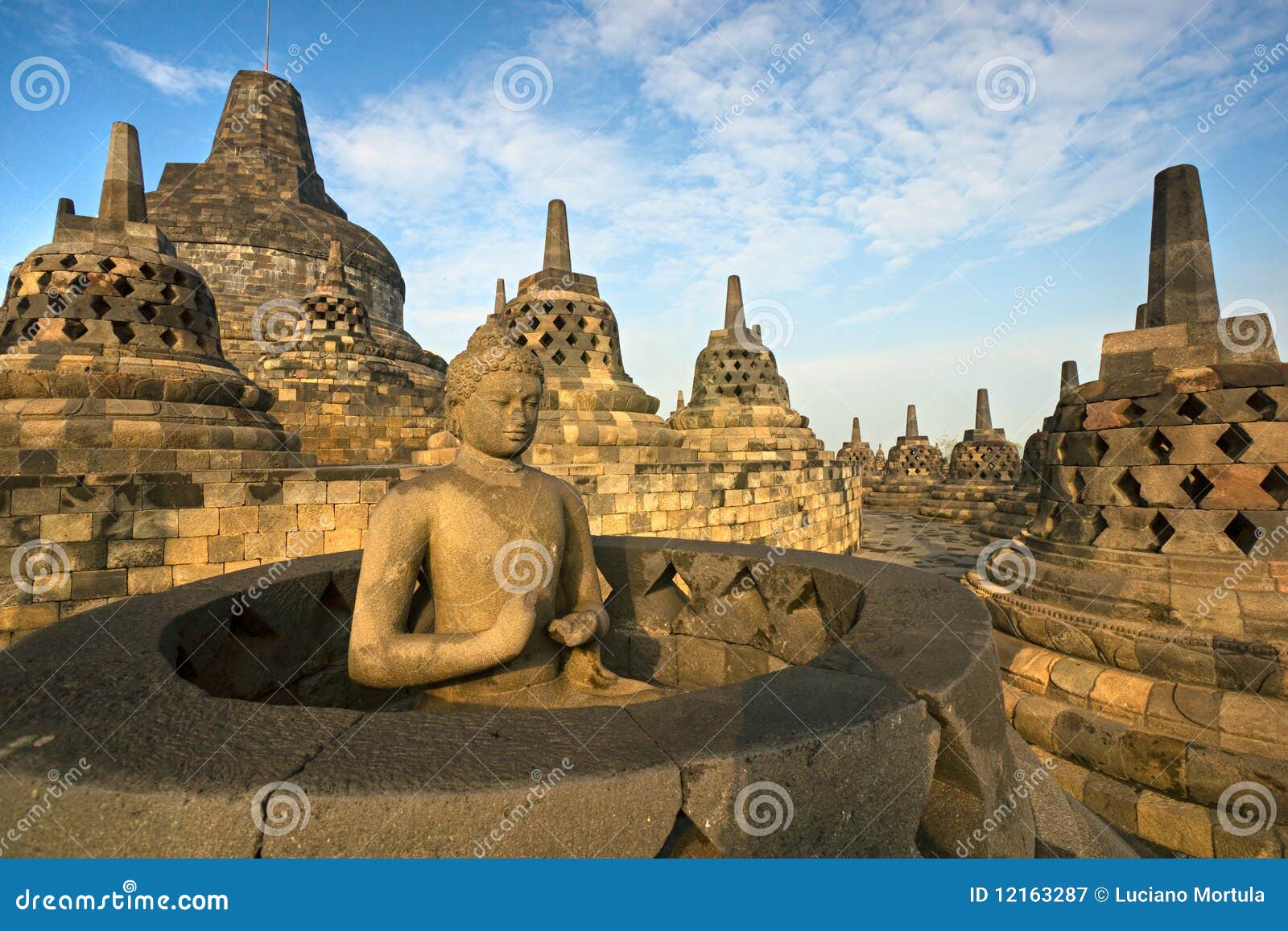 De Tempel Van Borobudur, Yogyakarta, Java, Indonesië. Stock Afbeelding ...