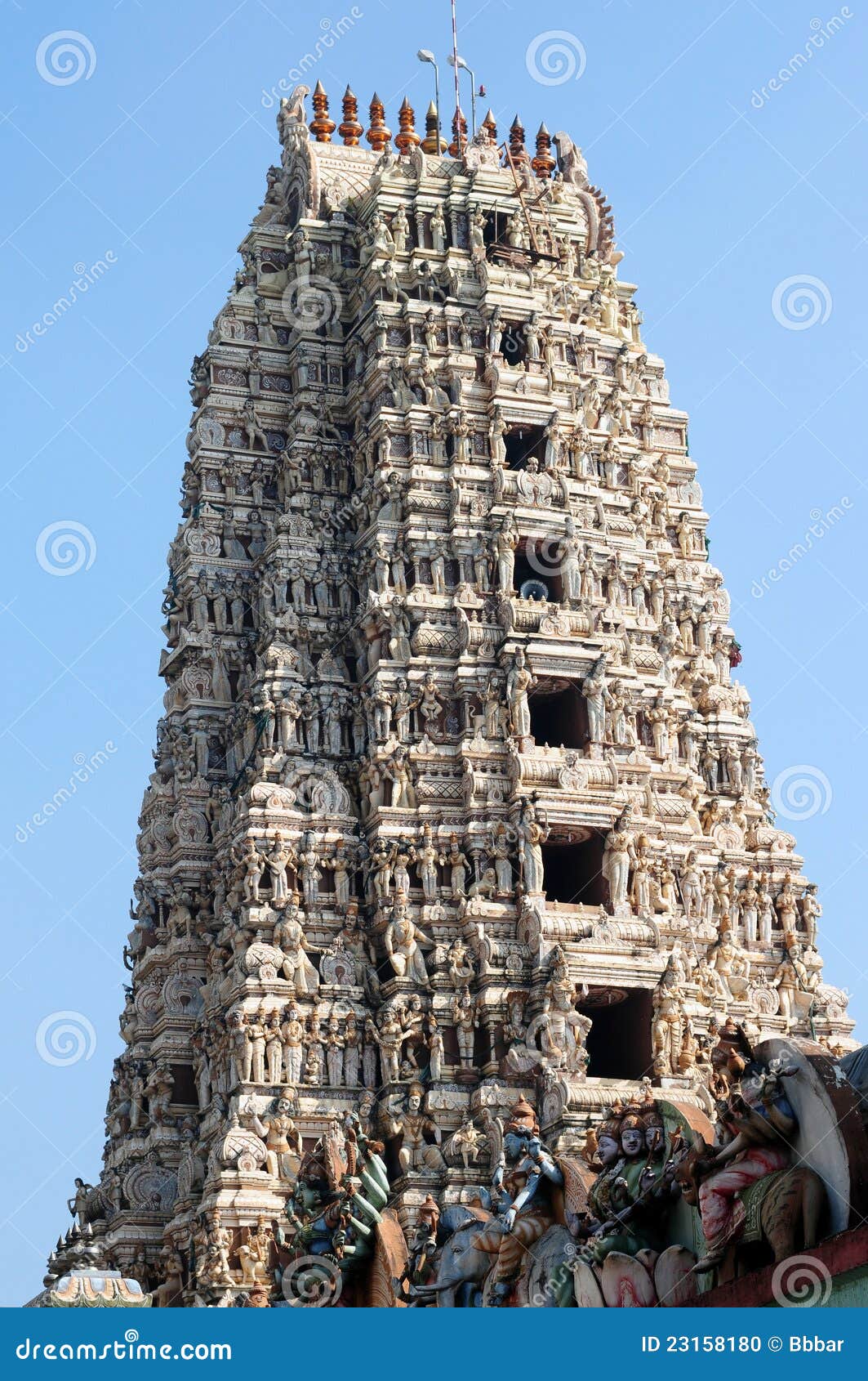 De Tempel Van Het Hindoeïsme Stock Foto - Image of standbeeld, hindoes ...