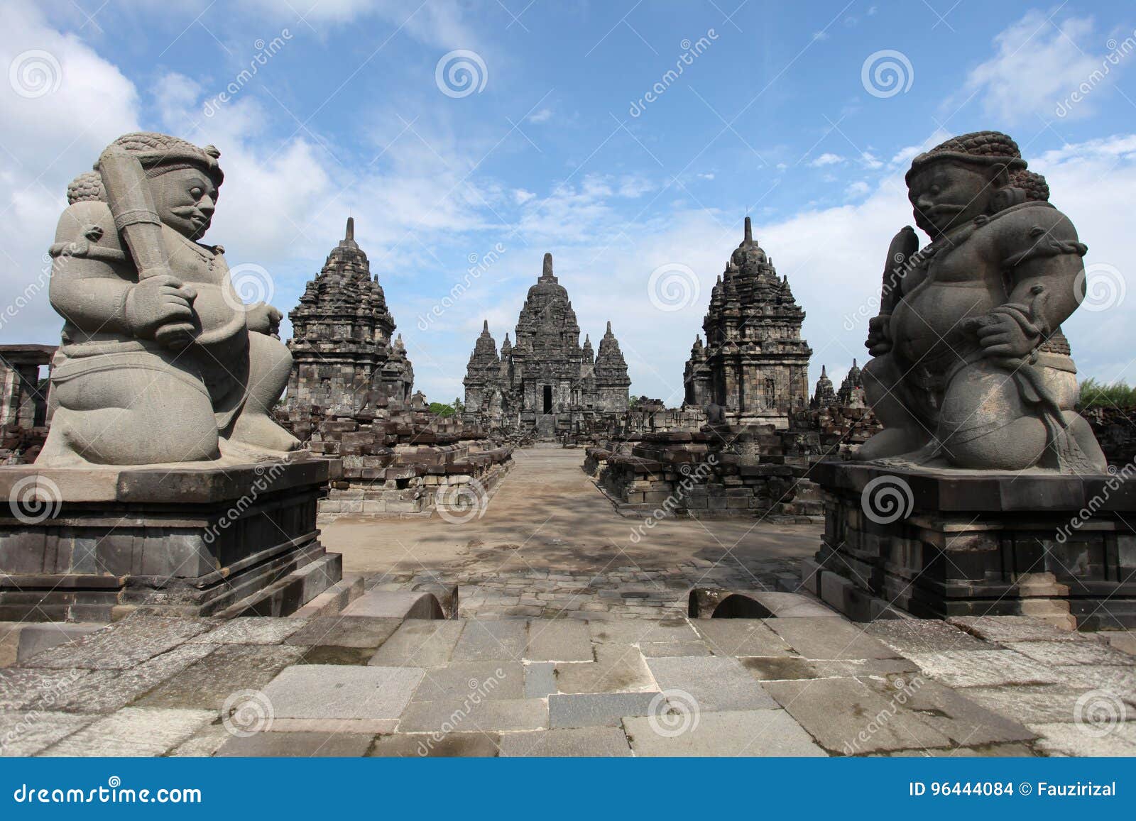 De tempel van Prambanan stock foto. Image of grootste - 96444084