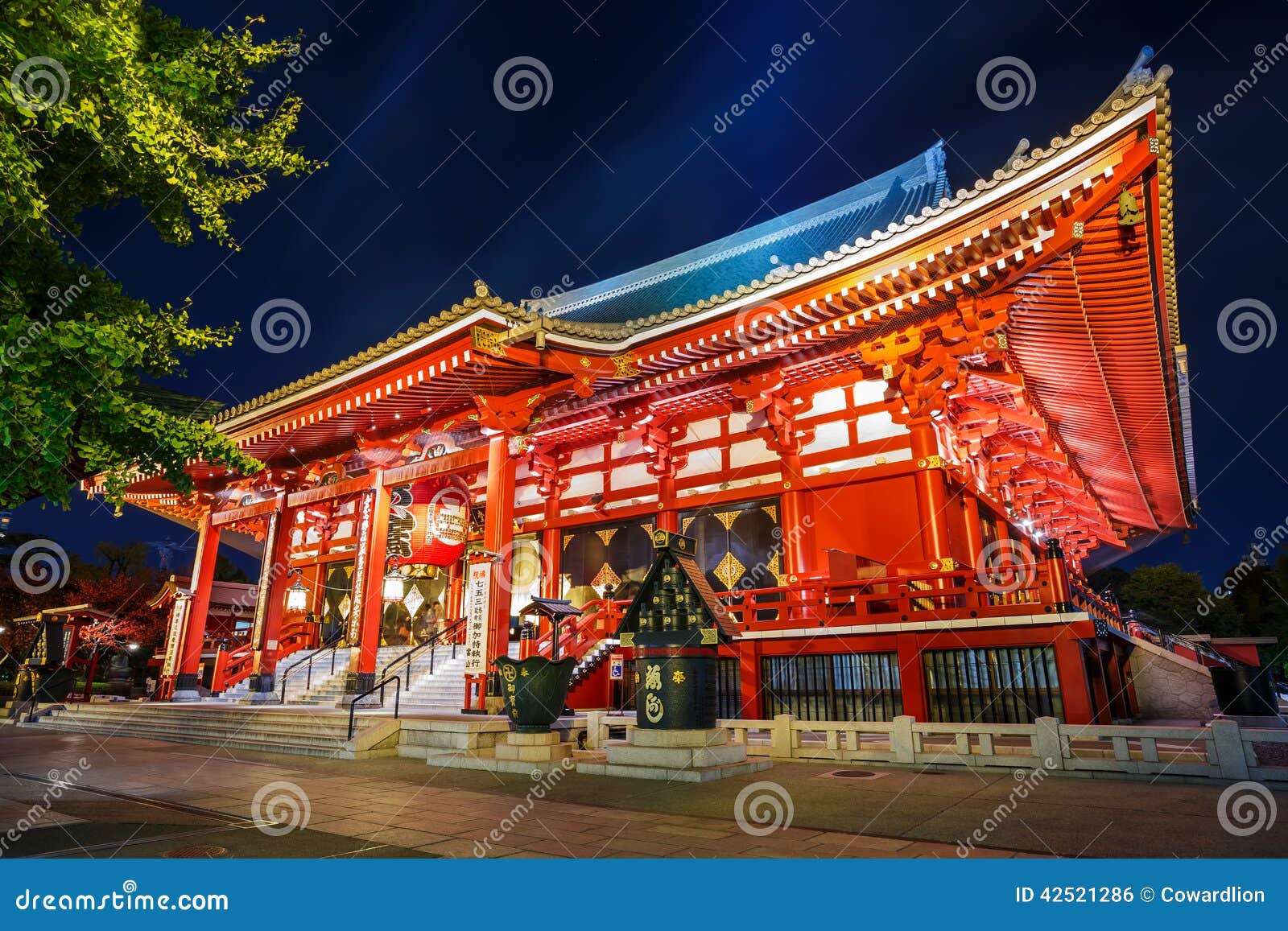 De Tempel Van Sensoji in Tokyo Stock Foto - Image of november ...