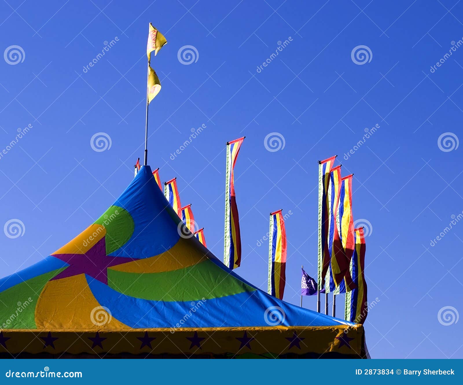 De Tent En De Vlaggen Van Carnaval Stock Foto - Image of familie, vlag ...