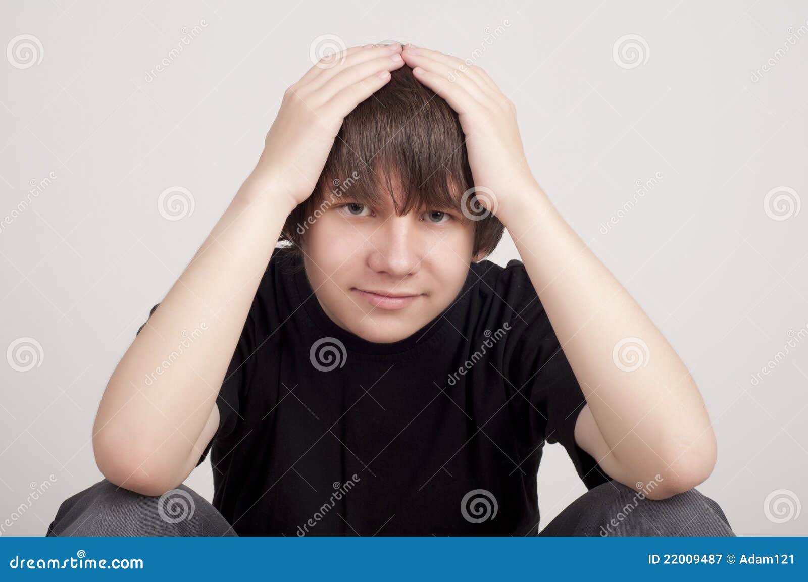 De Tiener Houdt Hoofd Denkt Over Problemen Stock Afbeelding - Image of ...