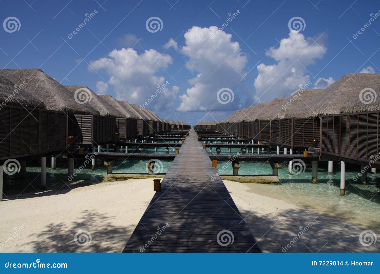 De Toevlucht Van De Maldiven Stock Foto - Image of maldiven, pier: 7329014