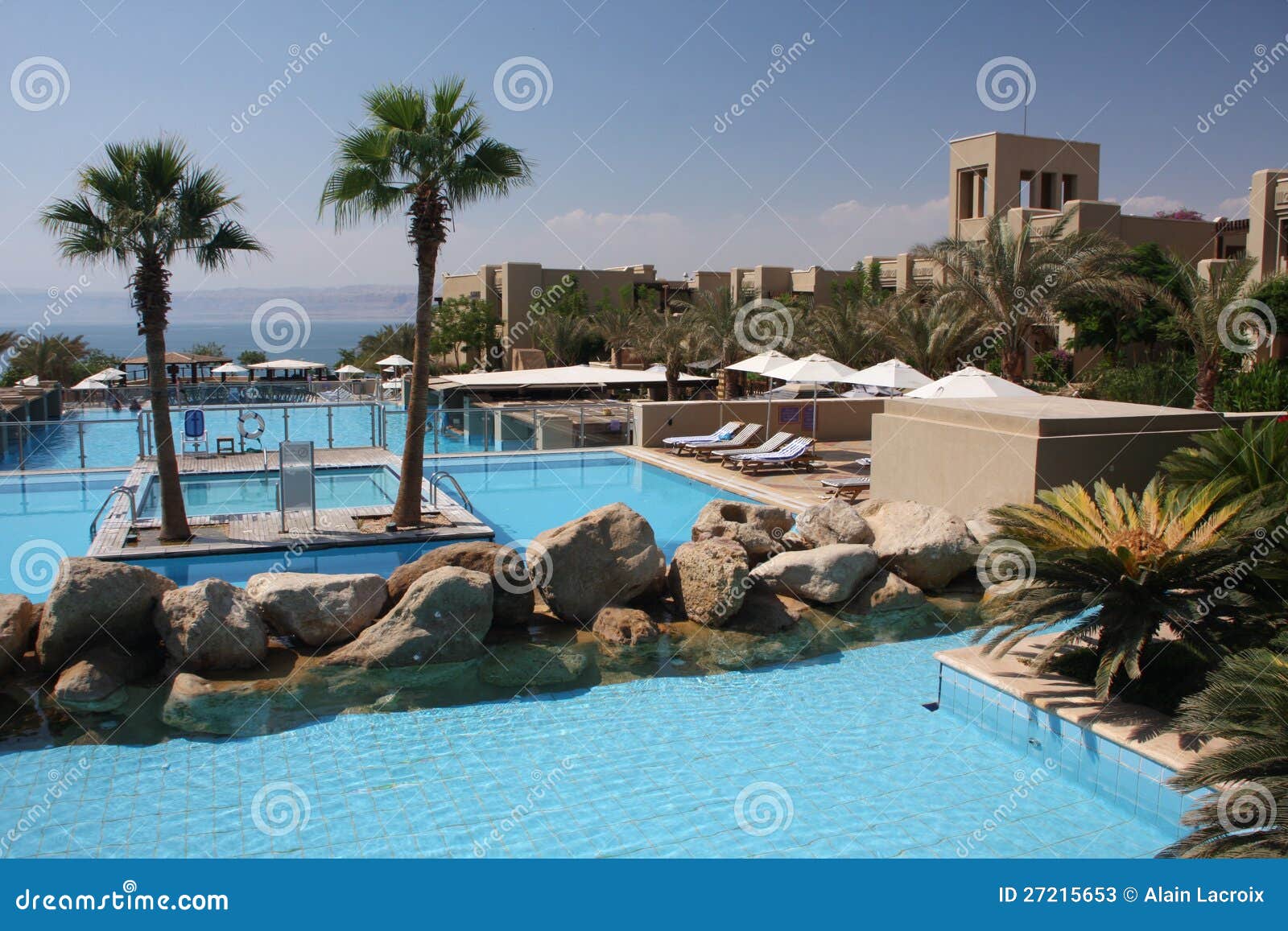 De Toevlucht Van De Zonneschijn Stock Afbeelding - Image of modern ...