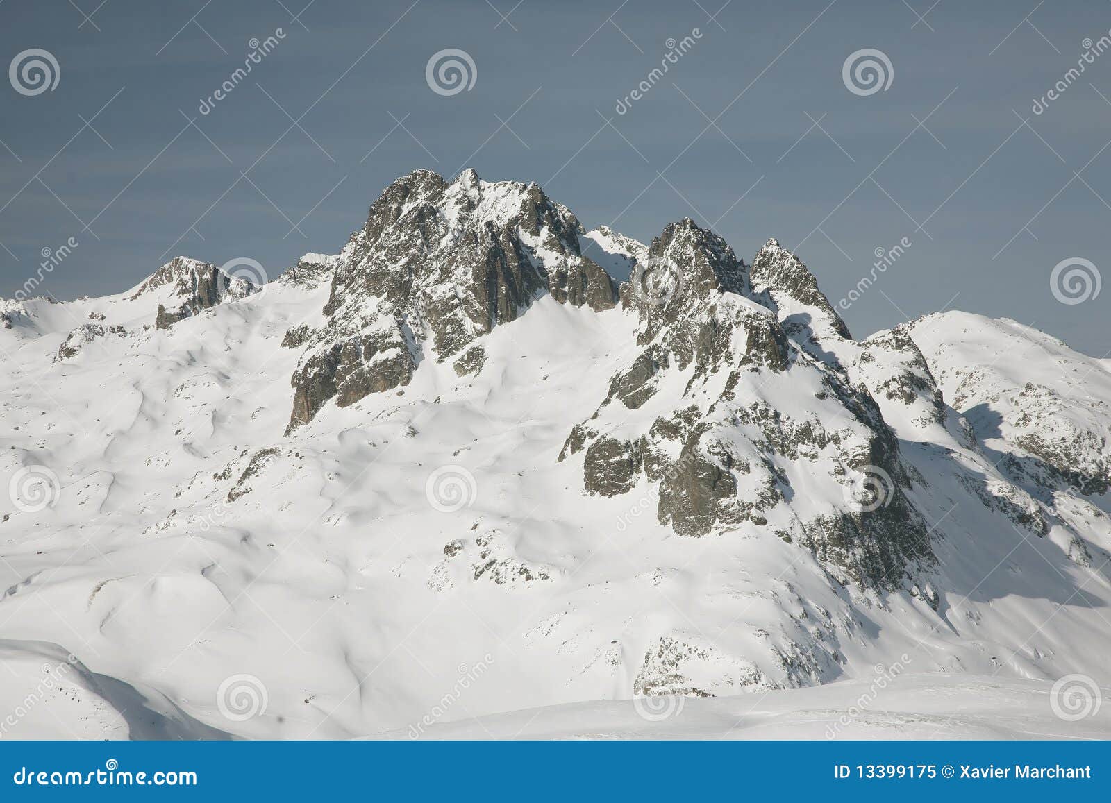 De top van de berg stock afbeelding. Image of alpen, hemel - 13399175